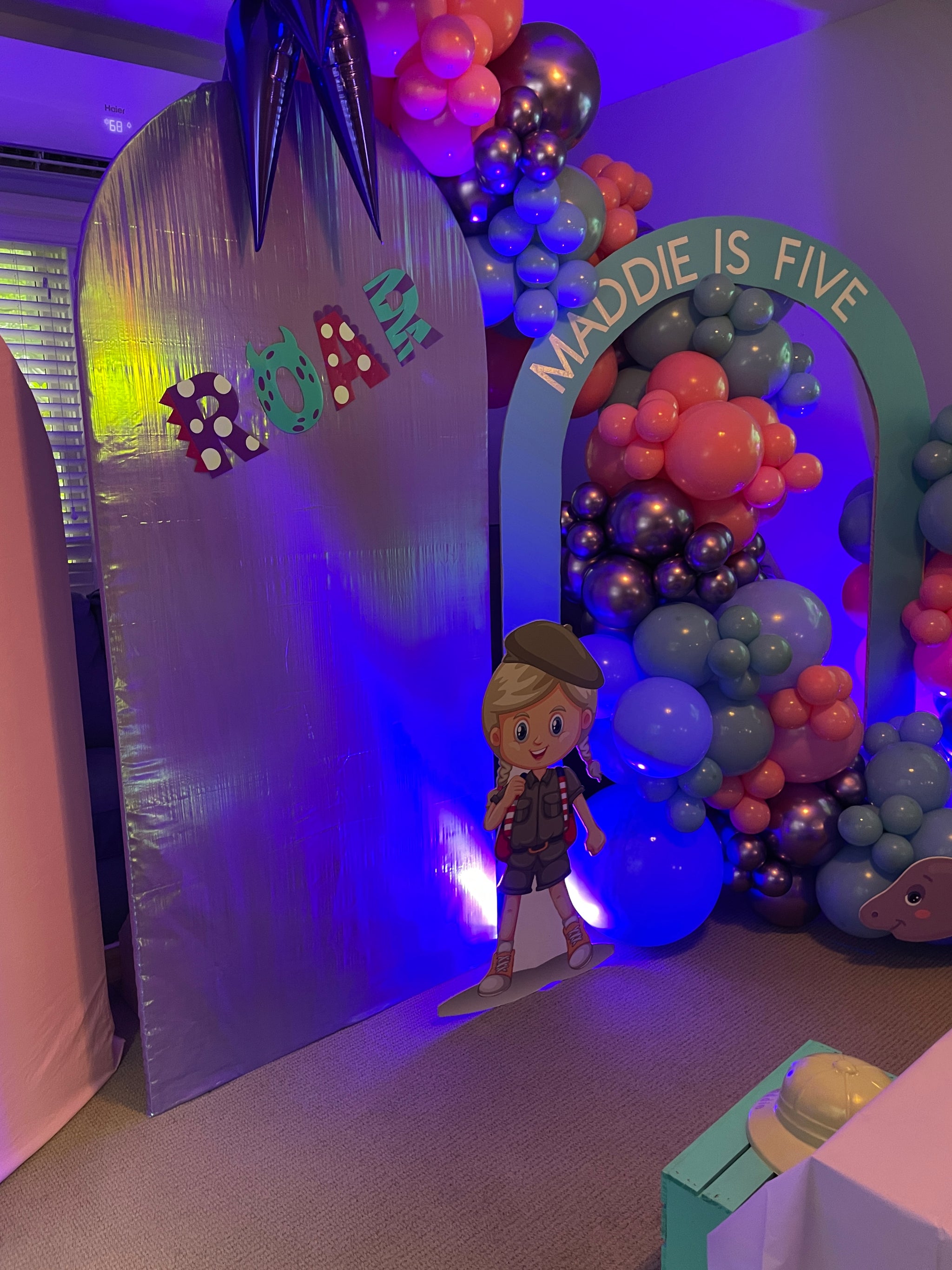Prop Walls – Voila! Let's Party!